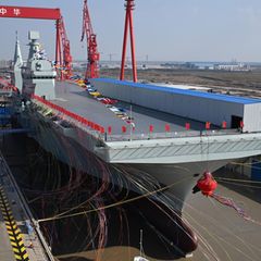 Chinas Flugzeugträger "Fujian": Katapultstart markiert Meilenstein ...