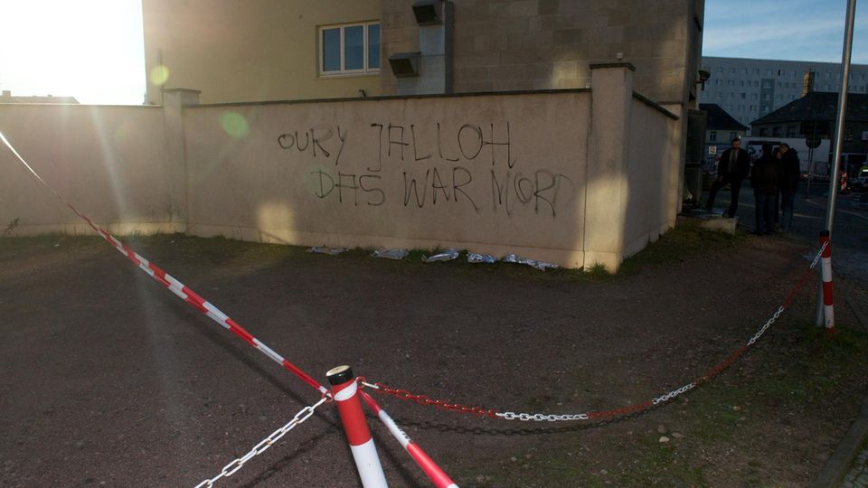 Oury Jalloh verbrannte in Polizeigewahrsam: War es Mord? | STERN.de