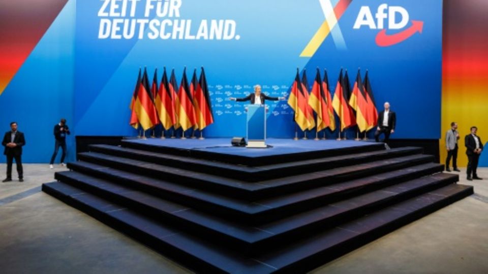 Nach "Abschiebeticket" Ermittlungen wegen Volksverhetzung gegen AfD in ...