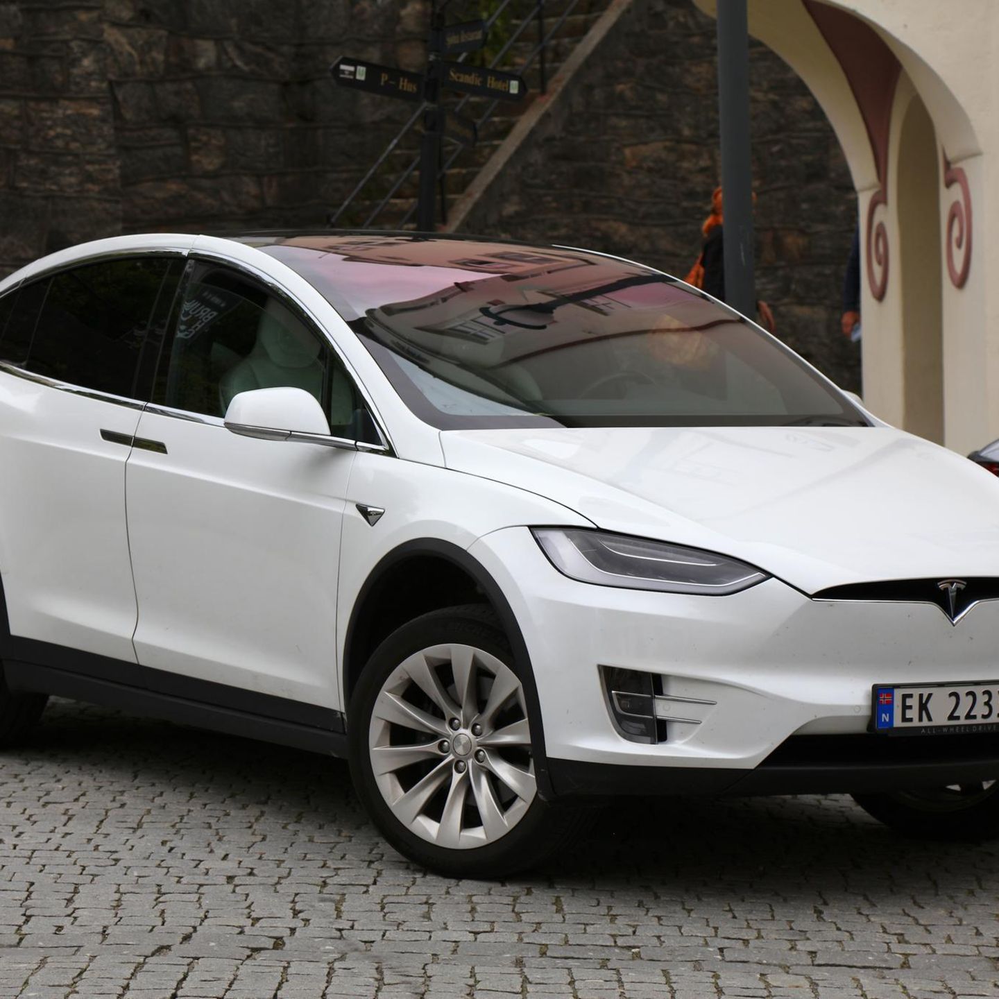 Tesla kaputt Milliardar schimpft uber Defekt nach Garantie Ende STERN