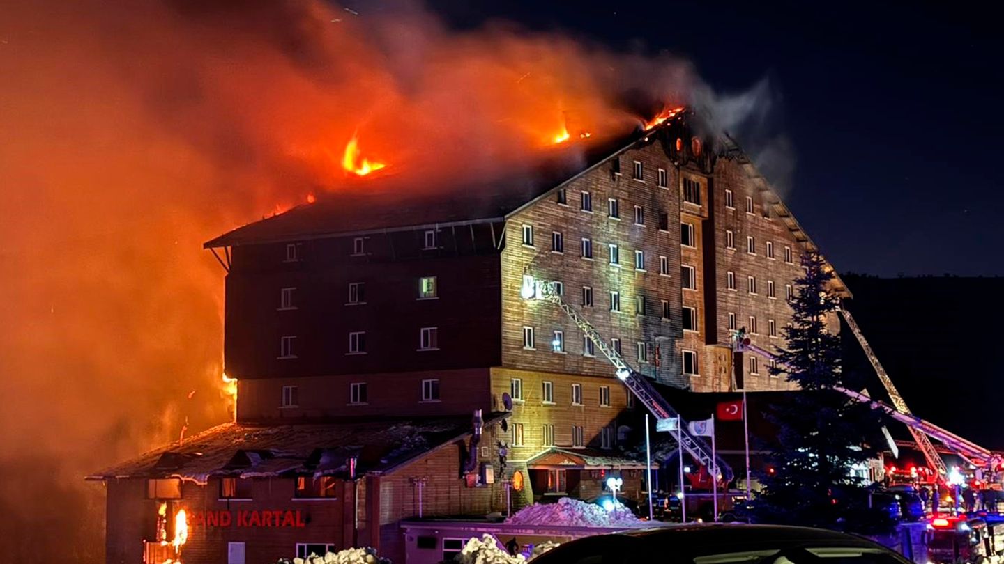 Türkei: Hotelbrand in Skigebiet: Opferzahl steigt auf mindestens 66 ...