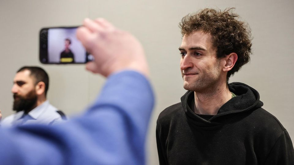 "Mönch von Lützerath" gesteht – dann spricht er von Gandhi | STERN.de