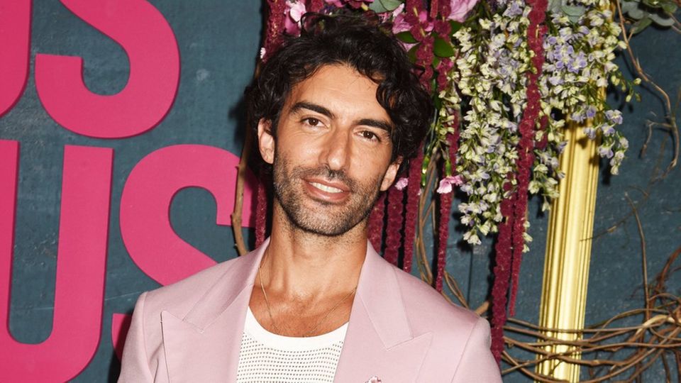 Justin Baldoni startet Internetseite zum Rechtsstreit mit Blake Lively ...