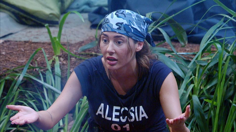 Dschungelcamp 2025, Tag 13: Anna-Carina Woitschack bricht Prüfung ab ...