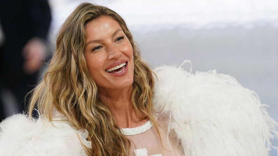 Vip News: Prinzessin Kate posiert mit Rugby-Spielerinnen und Cowboyhut ...