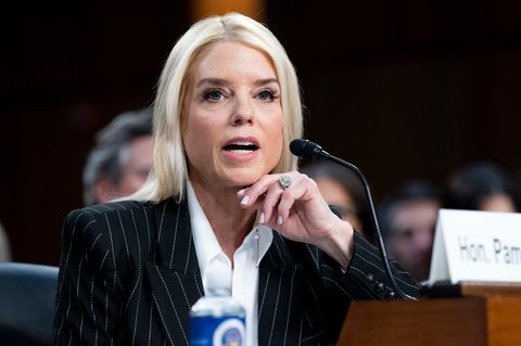 Pam Bondi vom US-Senat als neue US-Justizministerin bestätigt | STERN.de