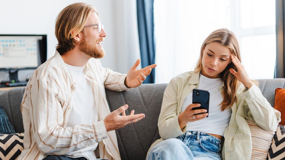 Fünf subtile Verhaltensweisen, die respektlos wirken können | STERN.de