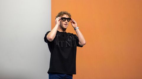 Mark Zuckerbergs neuer Look ist ein erfolgloser Versuch, cool zu wirken ...