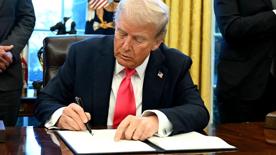 Donald Trump will "Gold Card" für fünf Millionen Dollar verkaufen ...