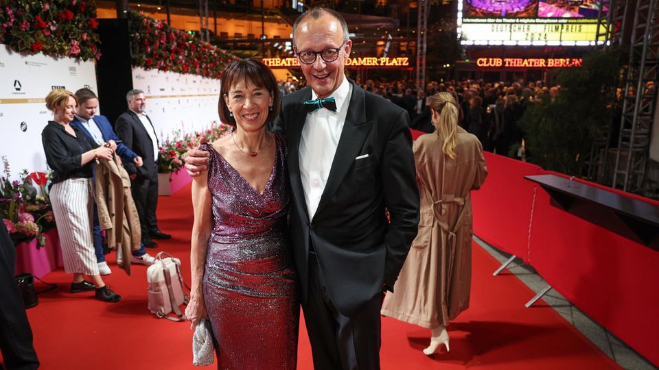 Friedrich Merz liebt einfach alle Bücher – wie er die Kultur betrachtet ...