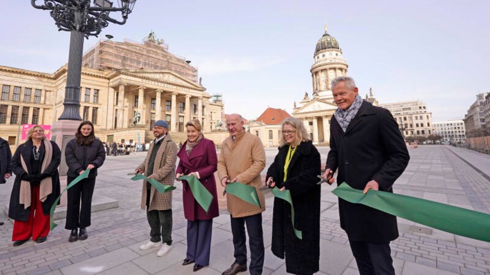 Gendarmenmarkt in Berlin: Millionen für hässlichen Betonwüste | STERN.de