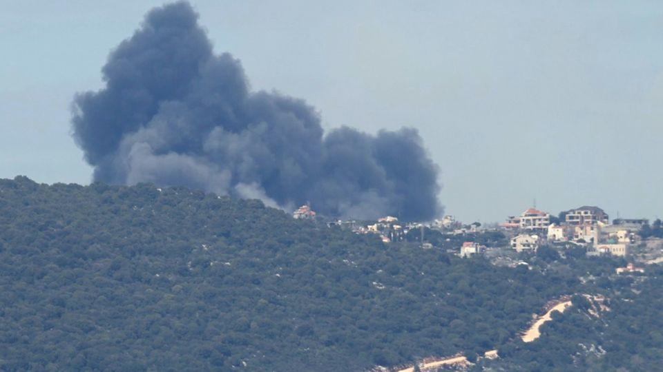 Nach Raketenbeschuss: Neue israelische Luftangriffe auf Ziele im Libanon | STERN.de