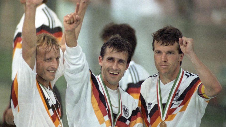 Pierre Littbarski im Interview: "Wir Weltmeister halten zusammen ...