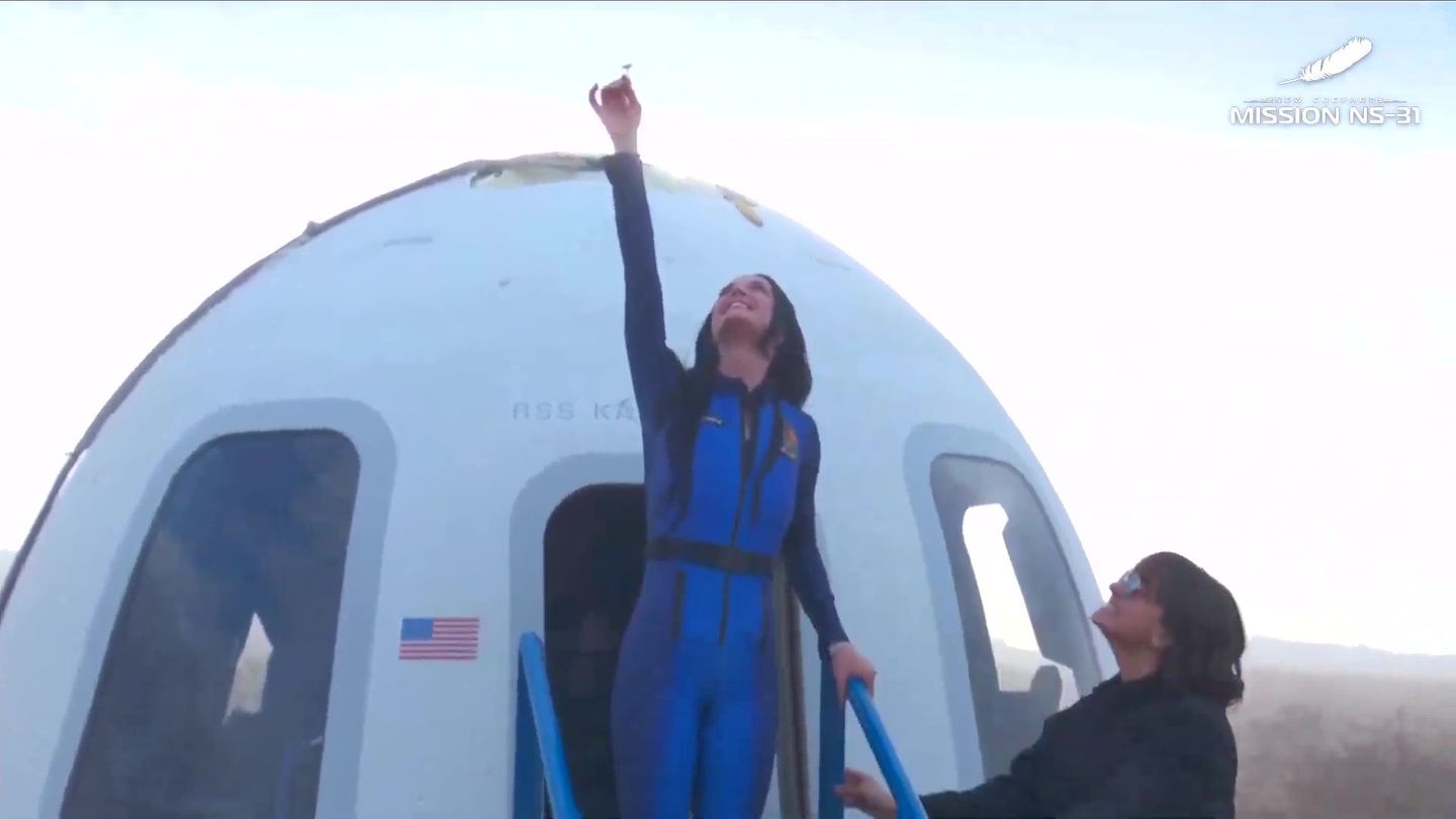 Raketen-Spektakel: Hier wird Katy Perry zur Astronautin (Video) | STERN.de
