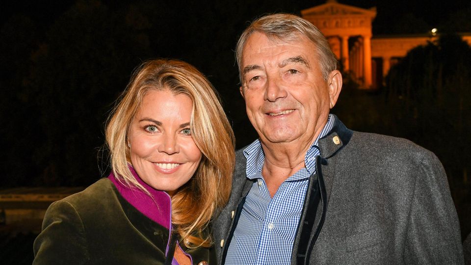 Vip News: Liz Hurley zeigt im Bikini die Waffen einer 60-Jährigen ...