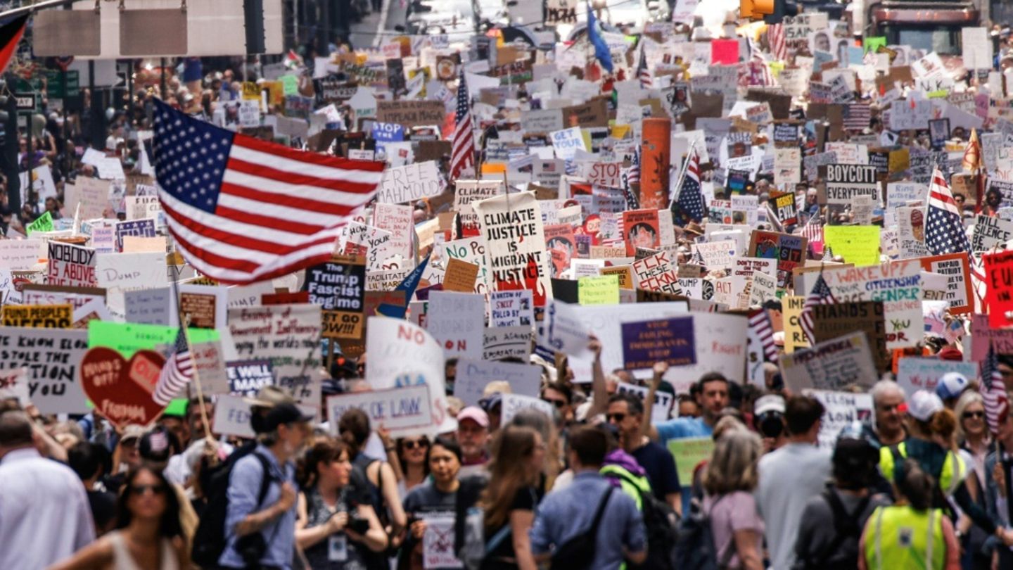 Demo für Demokratie | STERN.de