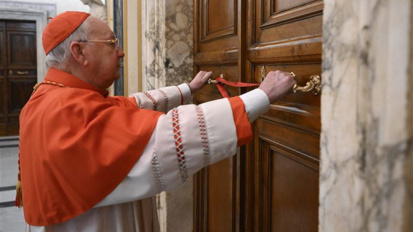 Kevin Farrell ist ein Stratege – und der mächtigste Mann im Vatikan ...