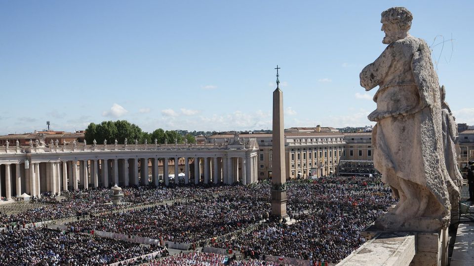 Papst Franziskus: Seine Beisetzung in Rom in Bildern | STERN.de