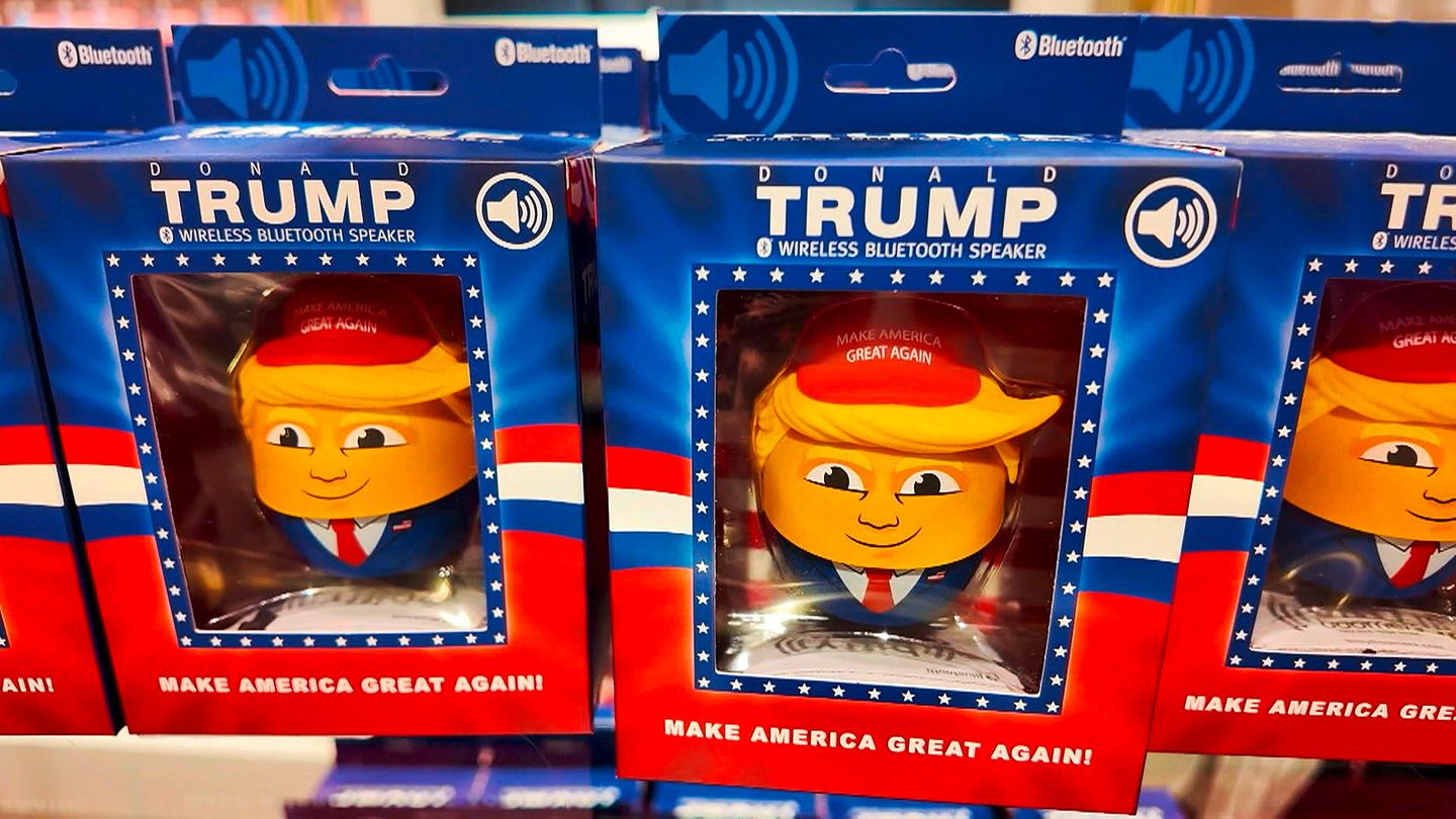 Trump verkauft "Made in China"-Artikel in seinem Fanshop | STERN.de