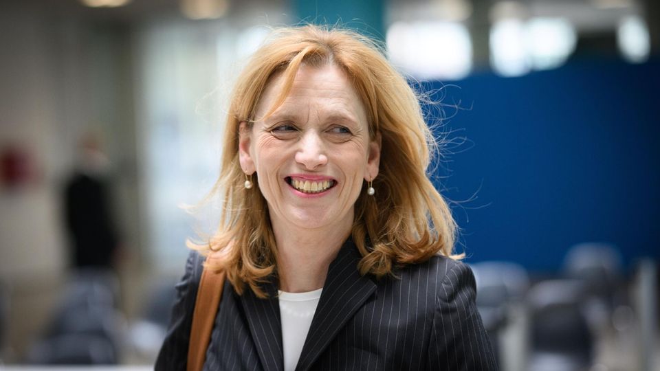 Karin Prien im Porträt – erste jüdische Bundesministerin | STERN.de