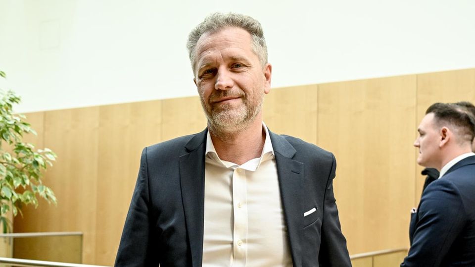 Petr Bystron: EU-Parlament hebt Immunität des AfD-Abgeordneten auf ...