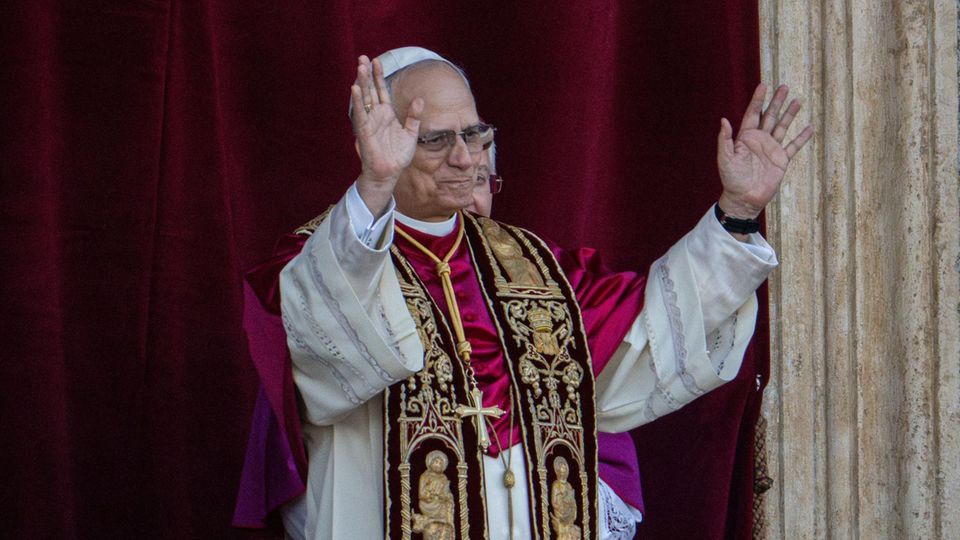 Robert Francis Prevost ist Papst Leo XIV: Seine Karriere in Bildern | STERN.de