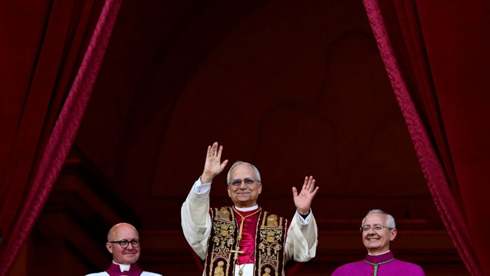 Robert Francis Prevost aus den USA ist der neue Papst Leo XIV. | STERN.de