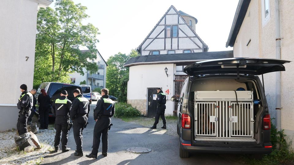 Königreich Deutschland: Razzia bei Reichsbürgern um Peter Fitzek | STERN.de