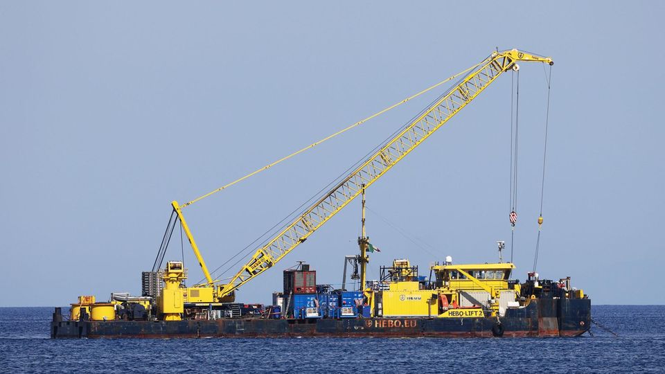 "Bayesian": Großbaum der Luxusyacht vom Meeresgrund gehoben | STERN.de