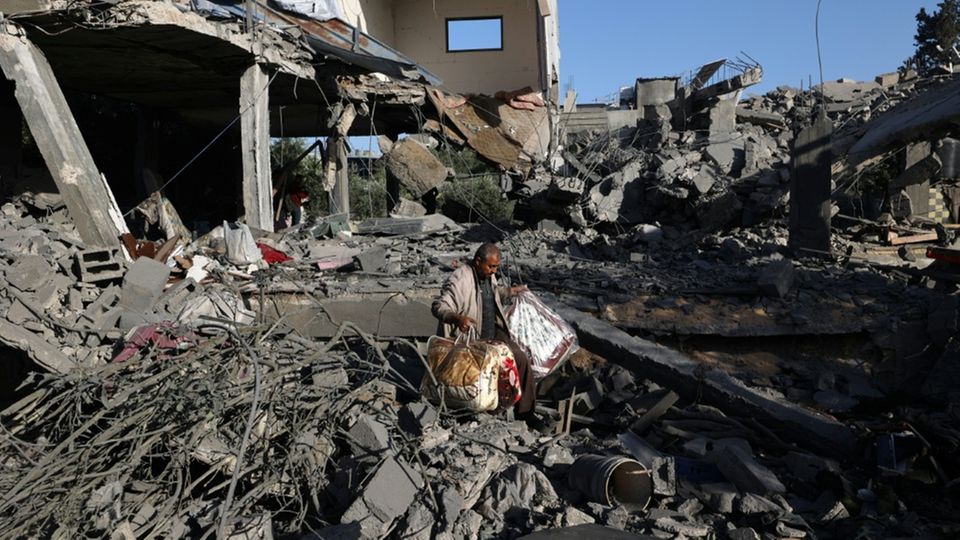 Gazastreifen: Hamas-Zivilschutz meldet 15 Tote bei israelischen Angriffen | STERN.de