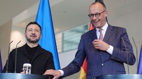 Selenskyj-Besuch: Deutschland Militärhilfen in Milliardenhöhe zu | STERN.de