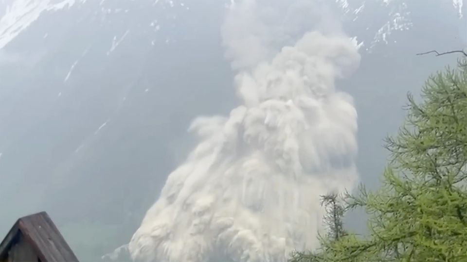 Blatten in der Schweiz: Geröllmassen begraben Dorf unter sich | STERN.de