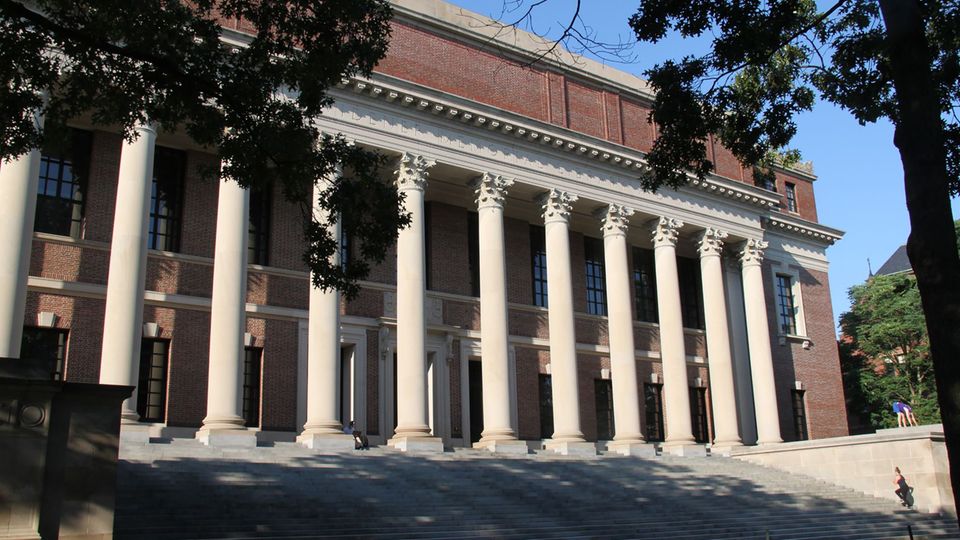 Uni Harvard: Trump will Ausländern Einreise fürStudium verwehren | STERN.de