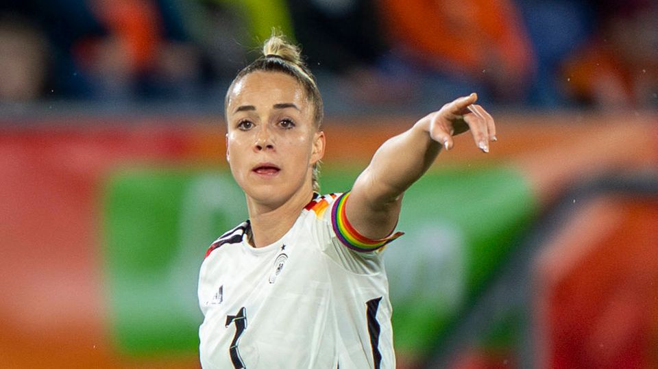 Giulia Gwinn: "Brutal shock"-DFB women worry about her captain - 24 ...