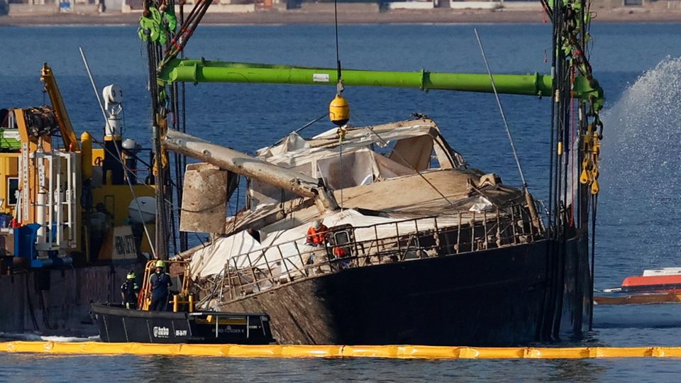 "Bayesian"-Unglück: Superyacht vom Meeresgrund geborgen | STERN.de
