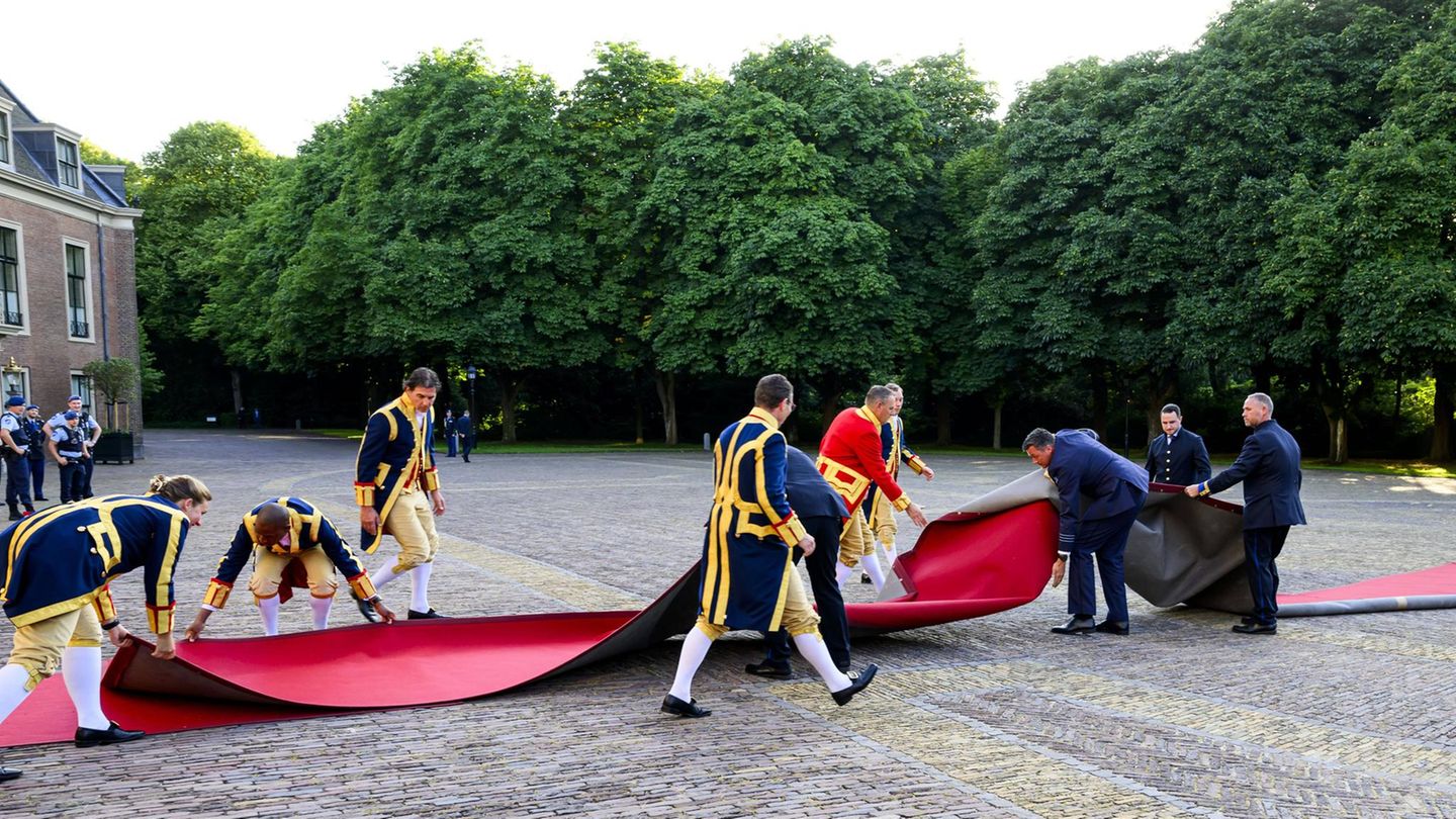 NATO-Gipfel: Trump-Ankunft mit "fliegendem Teppich" | STERN.de