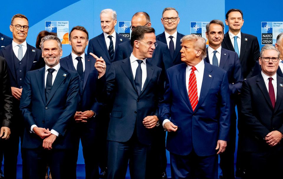 Historisches Nato-Treffen: Der Gipfel der Unterwürfigkeit | STERN.de