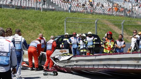 Formel-1-Werbebrücke kracht in Spielberg auf Strecke | STERN.de