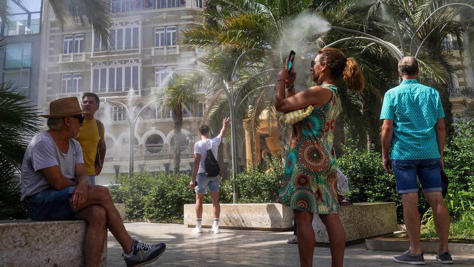 Hitzewelle in Europa: So gehen die Menschen mit 40 Grad und mehr um | STERN.de