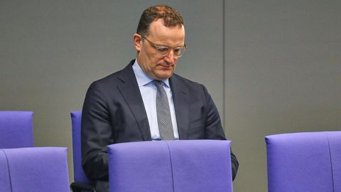 Jens Spahn unter Druck: Lässt Merz seinen Fraktionschef fallen? | STERN.de