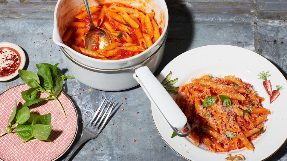 Pasta-Rezept: Diese feurige One-Pot-Pasta gelingt ganz fix | STERN.de