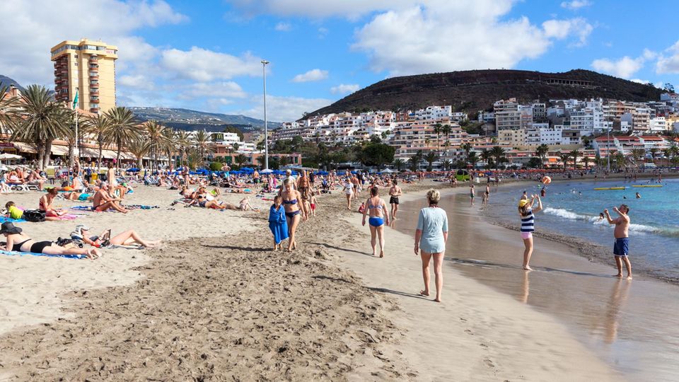No-Go im Urlaub: Hier sind Sandburgen und weite Badehosen verboten ...