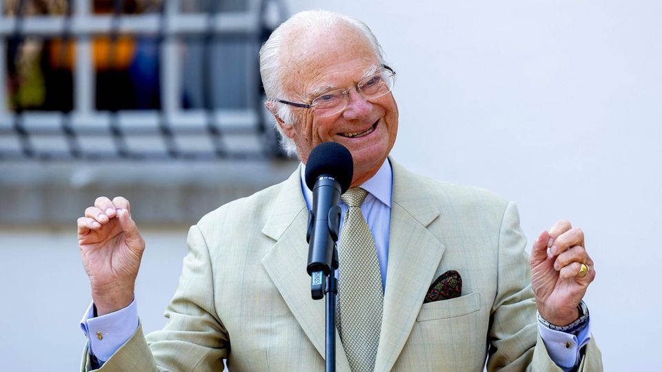 Schweden: König Carl XVI. Gustaf mit lustigem Tanz für Tochter Victoria ...