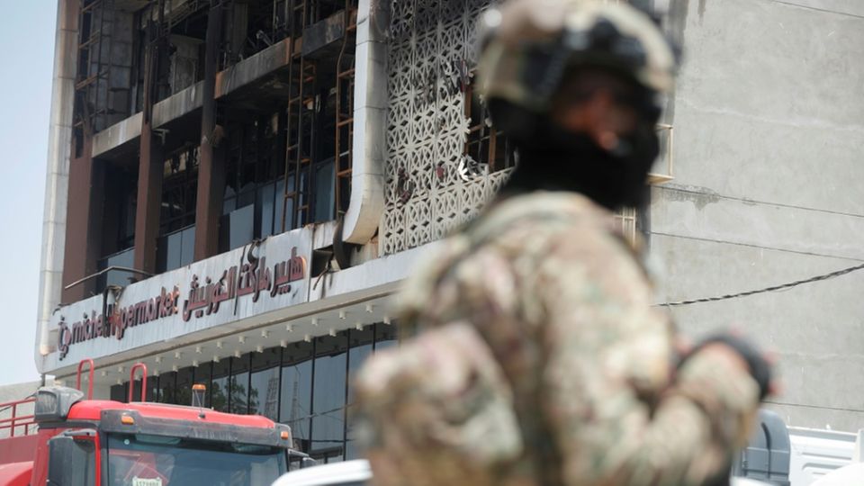 Mehr als 60 Tote bei Feuer in Einkaufszentrum im Irak | STERN.de