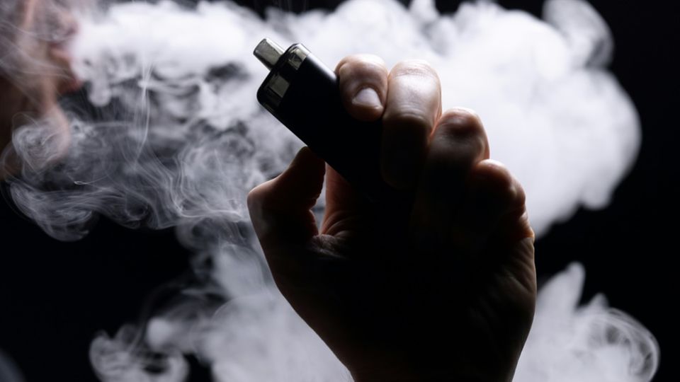 Mehrere Tonnen geschmuggelter Vapes: Illegaler Handel in NRW aufgedeckt ...
