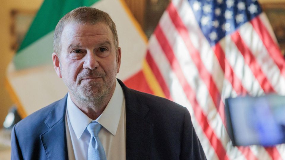 Tilman Fertitta: Italiens US-Botschafter wohnt in Rom auf Mega-Yacht ...