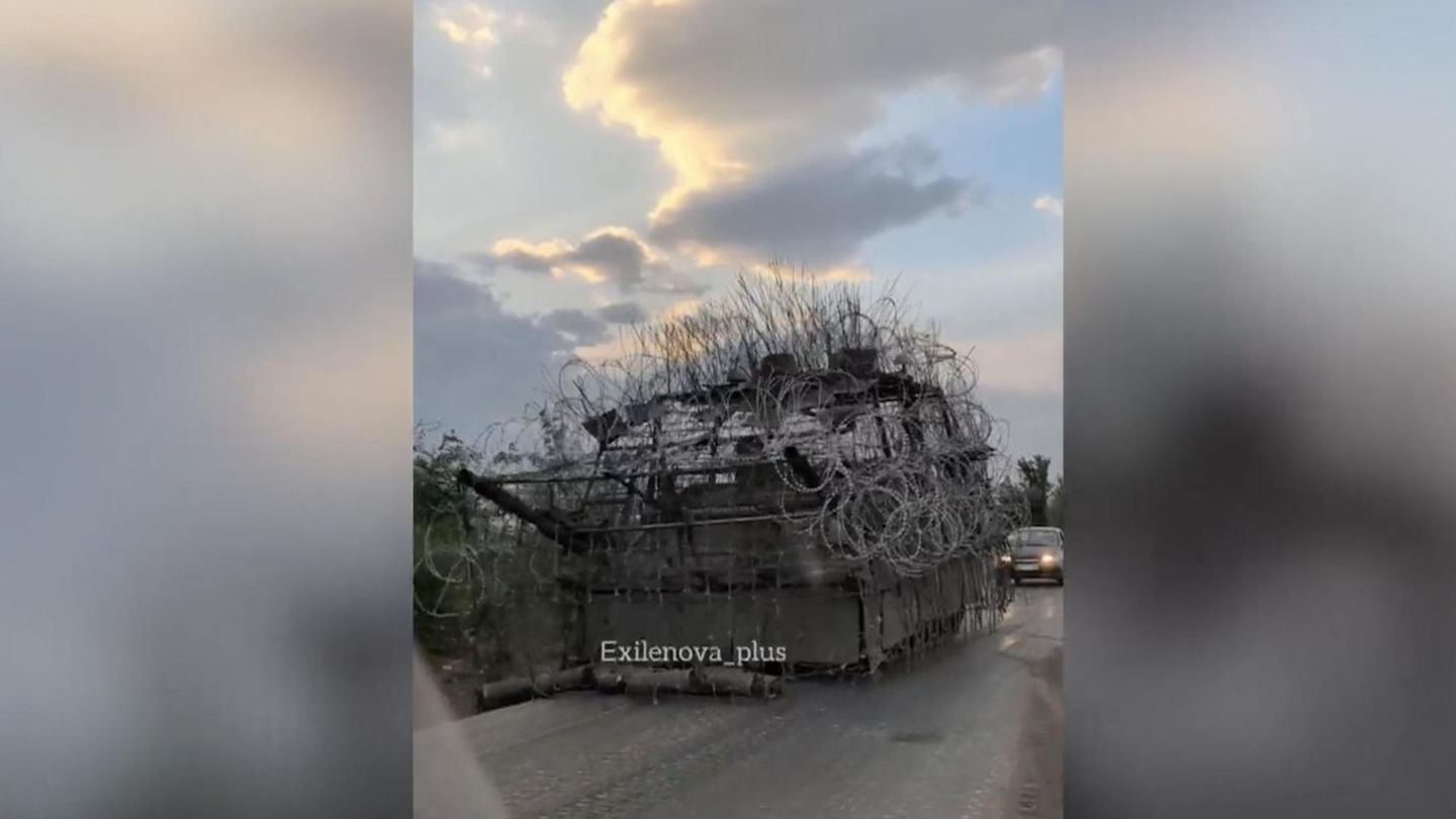 Krieg in der Ukraine: Russische Soldaten modifizieren Panzer mit Nato ...