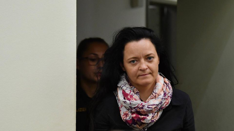 Beate Zschäpe: Rechtsterroristin kommt in Neonazi-Aussteigerprogramm ...