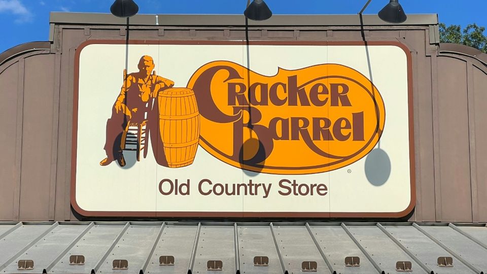 Trump kritisiert US-Restaurantkette Cracker Barrel für Änderung ihres ...