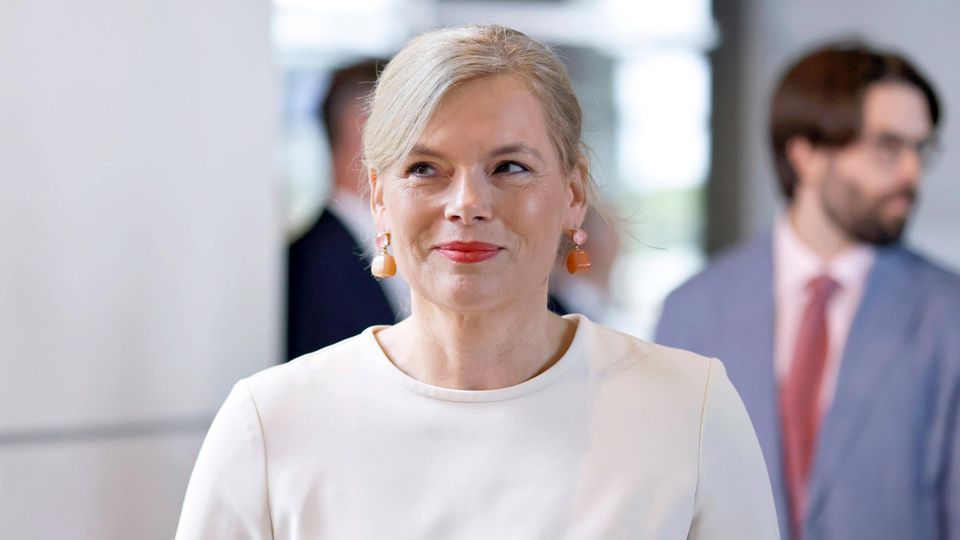 Julia Klöckner weist Kritik an ihrer Amtsführung zurück | STERN.de